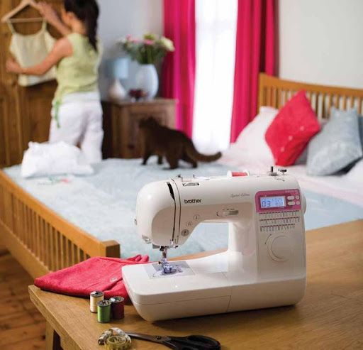 The 5 Best Computerized Sewing Machines - (Reviews & Guide)